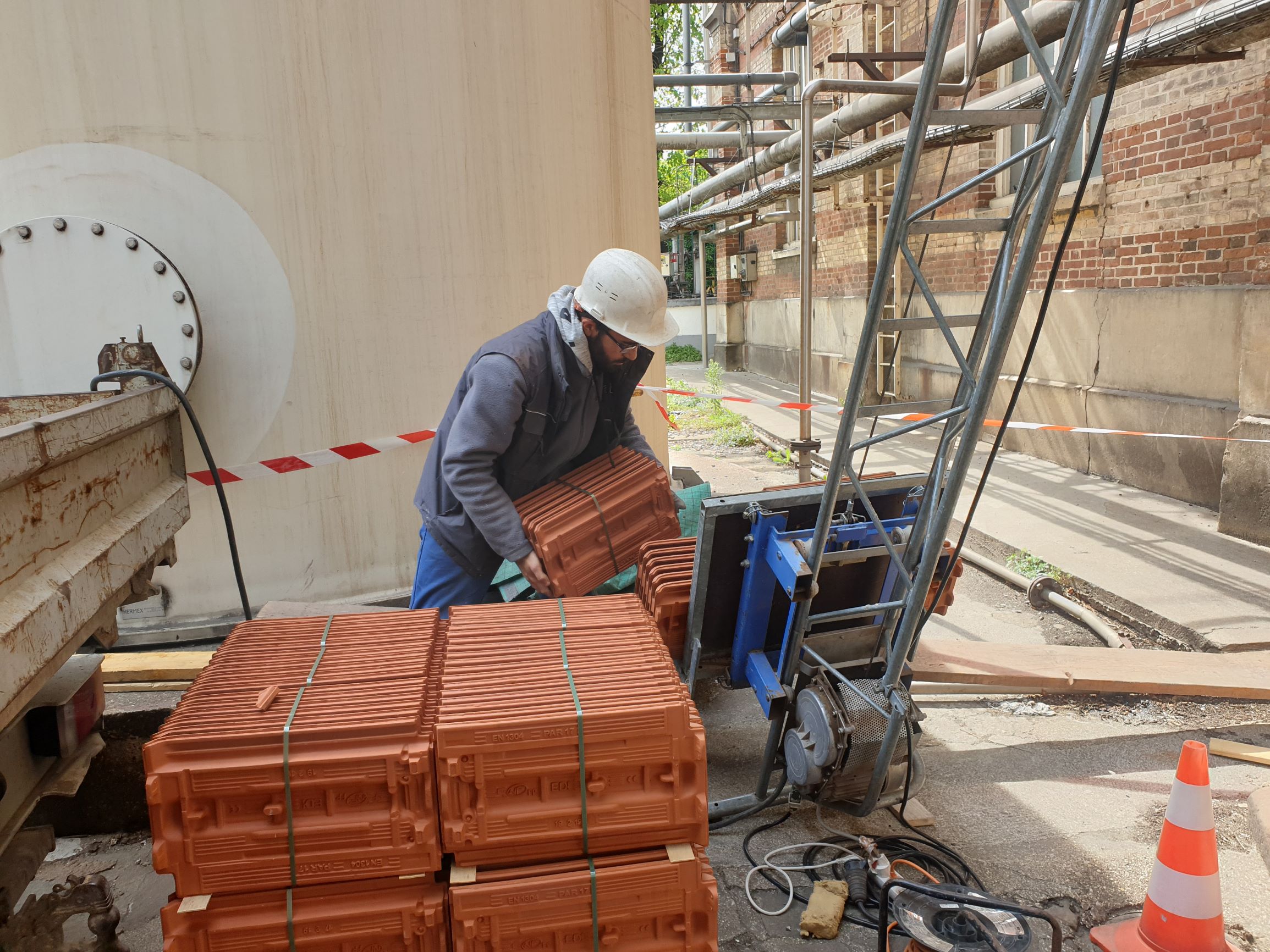 Rénovation d'une couverture en tuiles - Maisons Alfort - Domingues ...